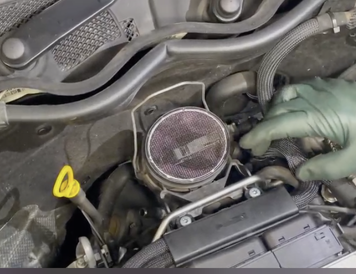 M112 V6 M113 V8 Mass Airflow Sensor MAF Removal and Cleaning | Product ...