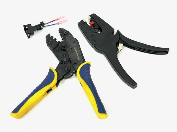 1970 to 1975 D-Jetronic Fuel Injector New Wiring Plugs x 8 | Product | MercedesSource.com