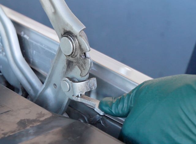 W123 and W126 Hood Hinge Operation and Maintenance | Body and Exterior ...