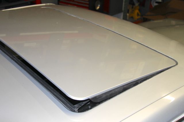 Tilting Power Sunroof Panel Removal and Replacement | Body and Exterior ...