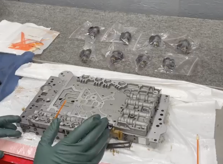 722.9 7G Transmission: Cleaning the Valve Body and Conductor Plate ...