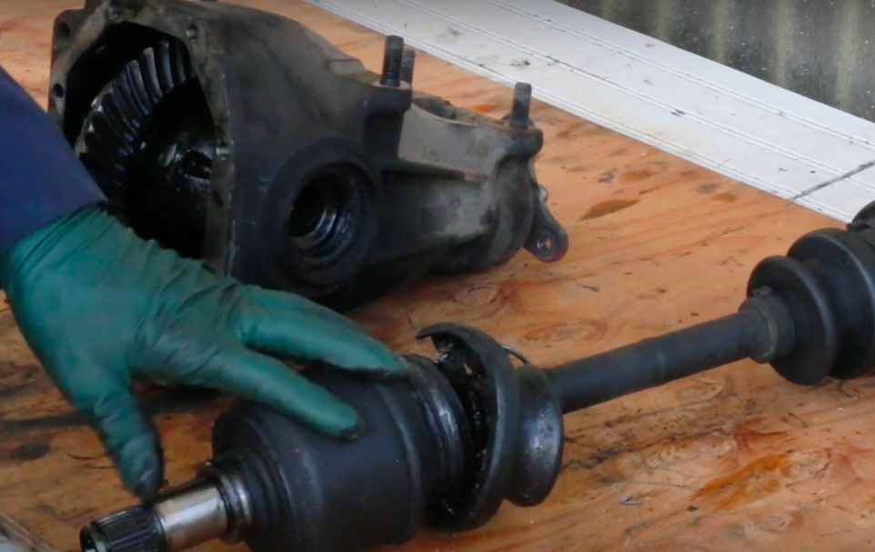 Mercedes Rear Differential Maintenance Tip | Suspension Problem ...