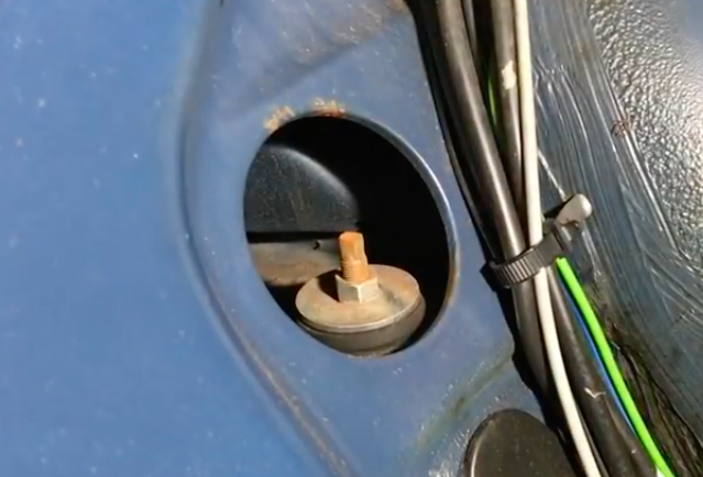 What's the Best Way to Remove a Rusty Shock Absorber | Suspension ...