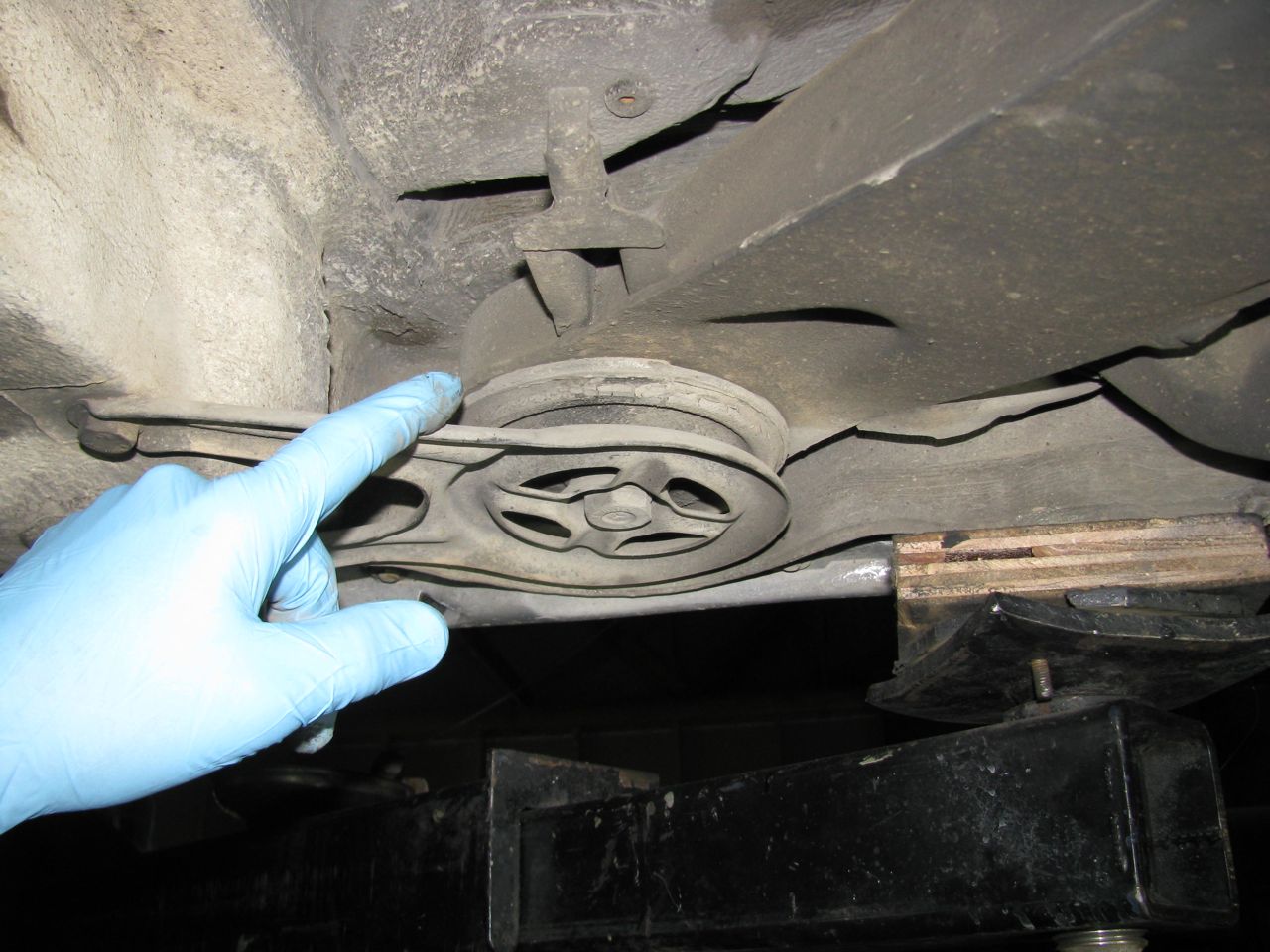 126 Chassis Rear Subframe Mount Kit w/ Instructions | MercedesSource ...